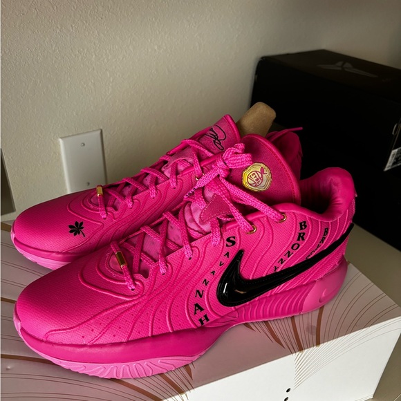 Nike | Shoes | Nike Lebron 2 Eybl Peach Jam 224 | Poshmark